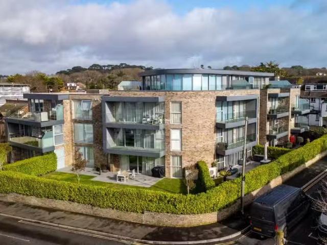 Rental! 2 BA 3 bedroom apartment for rent in 2 Salterns Way, L.