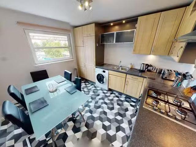Rental! 2 BA 3 bedroom apartment for rent in Bannermill Place.