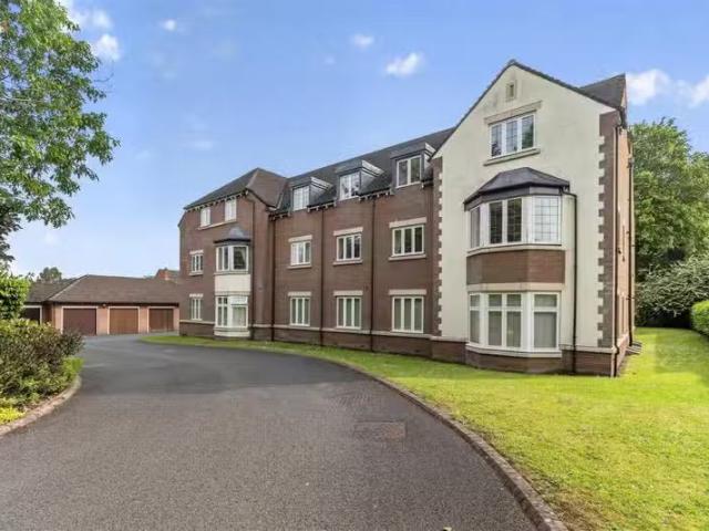 Charming 2 BA 3 bedroom apartment for rent in Four Oaks Road.