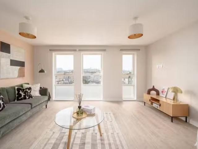 New 2 BA 3 bedroom apartment for rent in Stead's Place, Edinbu.