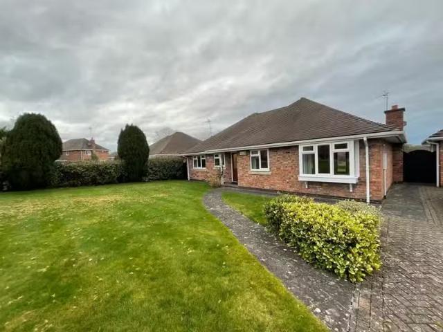 Rental! 2 BA 3 bedroom detached bungalow for rent in Brindley.