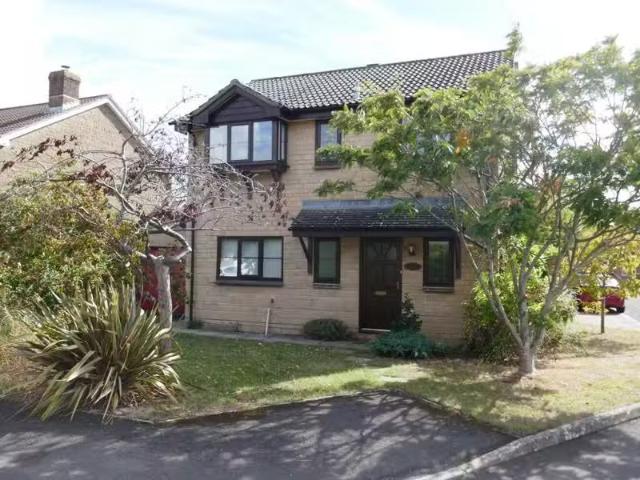 Cheap 2 BA 3 bedroom detached house for rent in Thornford, Nr.