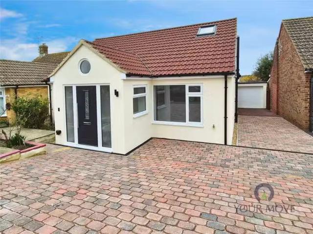 New 2 BA 3 bedroom detached house for rent in Paddock Gardens.
