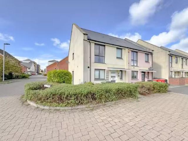 Rental! 2 BA 3 bedroom end of terrace house for rent in Whitsu.