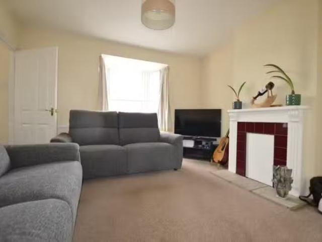Deal! 2 BA 3 bedroom end of terrace house for rent in North St.