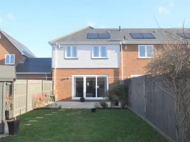 Charming 2 BA 3 bedroom end of terrace house for rent in Sunfl.