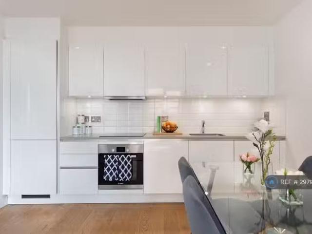 Charming 2 BA 3 bedroom flat for rent in Montrose Crescent, We.