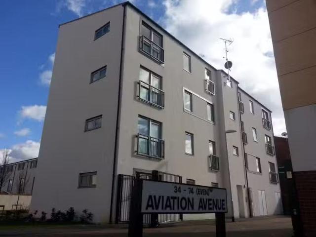 Cheap 2 BA 3 bedroom flat for rent in Aviation Avenue, Hatfiel.