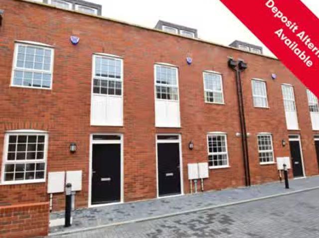 Deal! 2 BA 3+ bedroom house to rent in Kensington Mews, Tunbri.