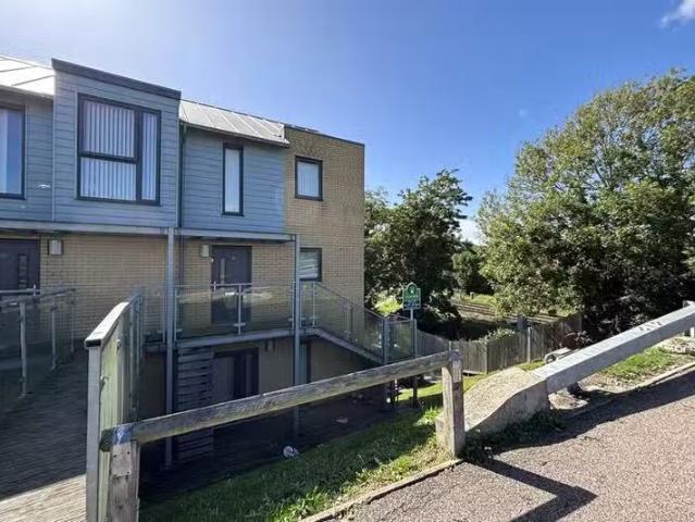 Just in! 2 BA 3 bedroom Property to rent, Farleigh Road, Cante.
