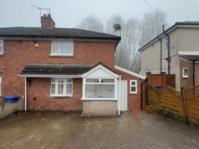 For Rent! 2 BA 3 bedroom semi detached house for rent in Mayfi.