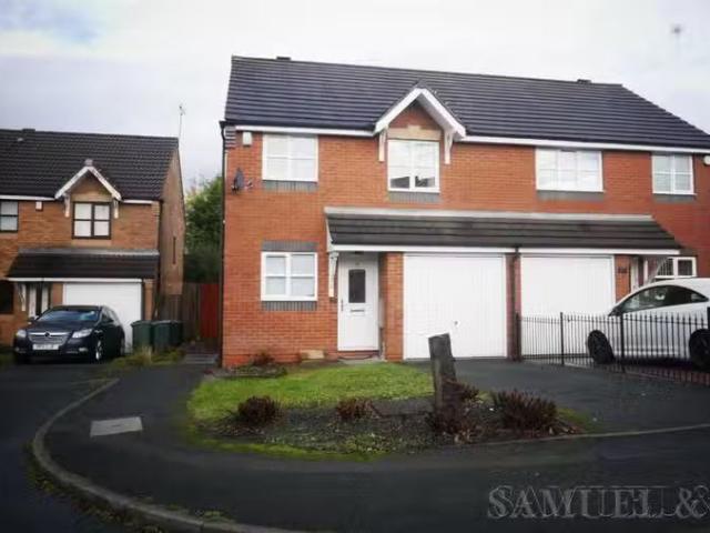 Deal! 2 BA 3 bedroom semi detached house for rent in Navigatio.