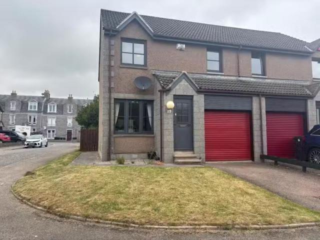 Deal! 2 BA 3 bedroom semi detached house for rent in Belmont G.