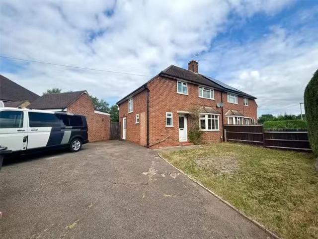 Deal! 2 BA 3 bedroom semi detached house for rent in Champion.