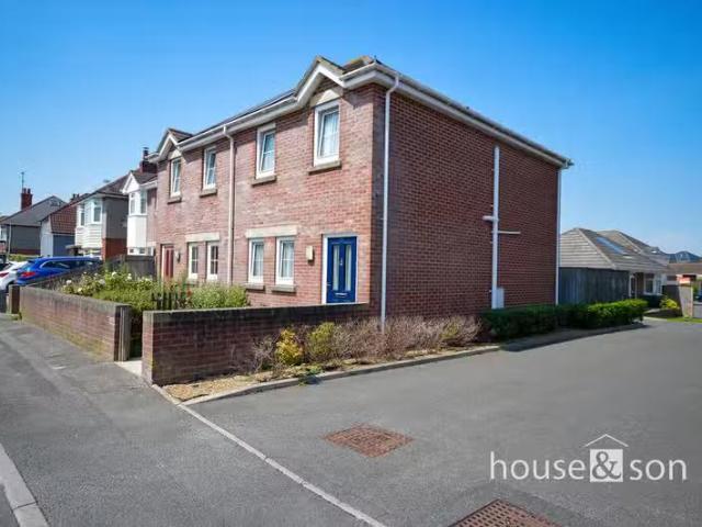 For Rent! 2 BA 3 bedroom semi detached house for rent in Colum.