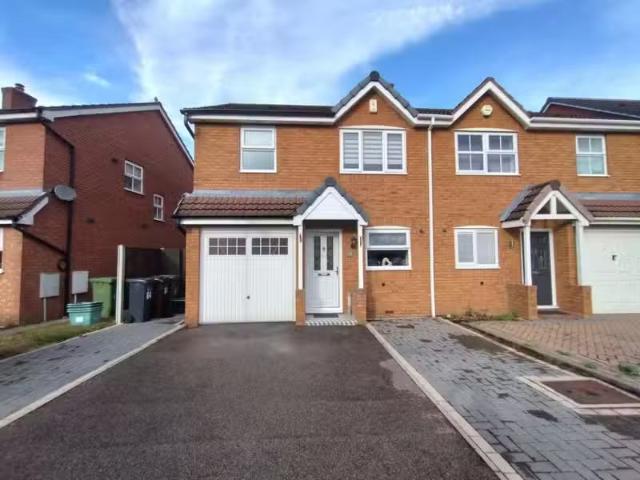 Charming 2 BA 3 bedroom semi detached house for rent in Ludwor.