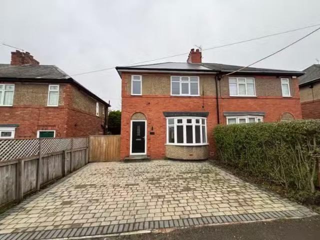 New 2 BA 3 bedroom semi detached house for rent in Long Acres.