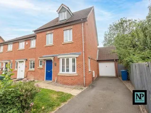 Charming 2 BA 3 bedroom semi detached house for rent in Parksi.