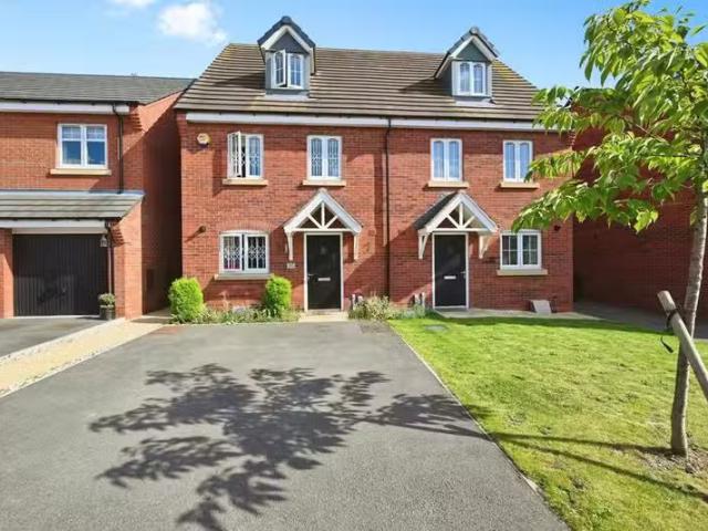 Charming 2 BA 3 bedroom semi detached house for rent in Potsfo.