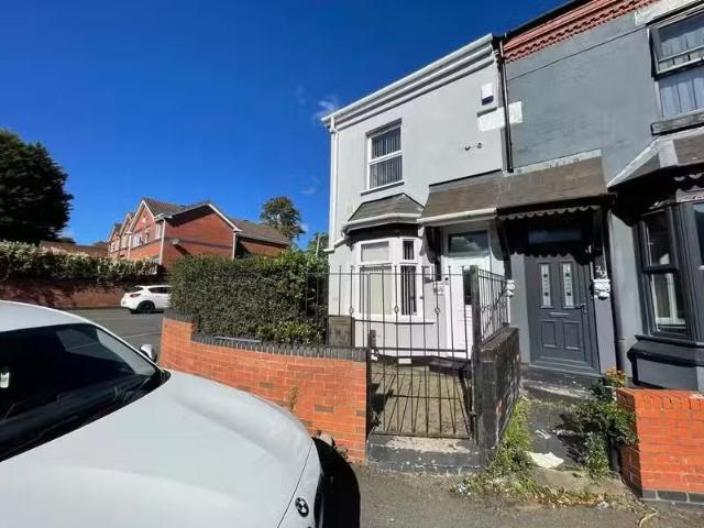 Cheap 2 BA 3 bedroom semi detached house for rent in Watery La.