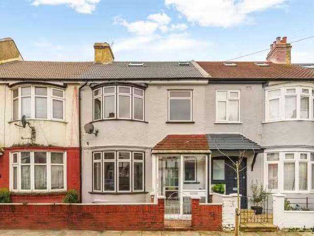 Unique 2 BA 4 bedroom terraced house for rent in Ashtree Avenu.