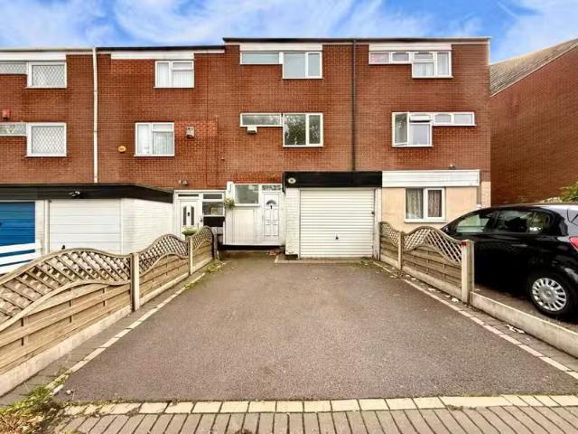 Charming 2 BA 4 bedroom terraced house for rent in Austin Crof.