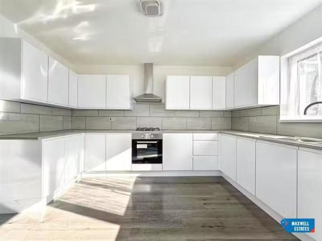 Cozy 2 BA 4 bedroom detached house for rent in The Highlands.