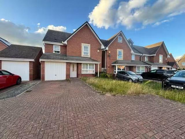 Unique 2 BA 4 bedroom detached house for rent in Amelia Cresce.