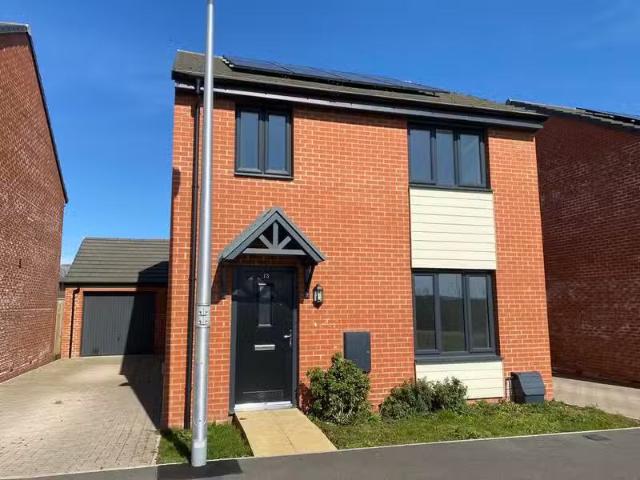 Nice 2 BA 4 bedroom detached house for rent in Bankart Lane, E.