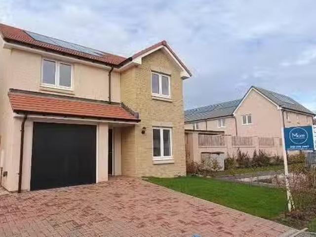 Cozy 2 BA 4 bedroom detached house for rent in Gardyveen Court.