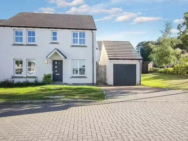 New 2 BA 4 bedroom detached house for rent in Hopecroft Cresce.