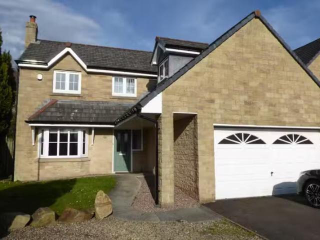 Charming 2 BA 4 bedroom detached house for rent in Lancaster.