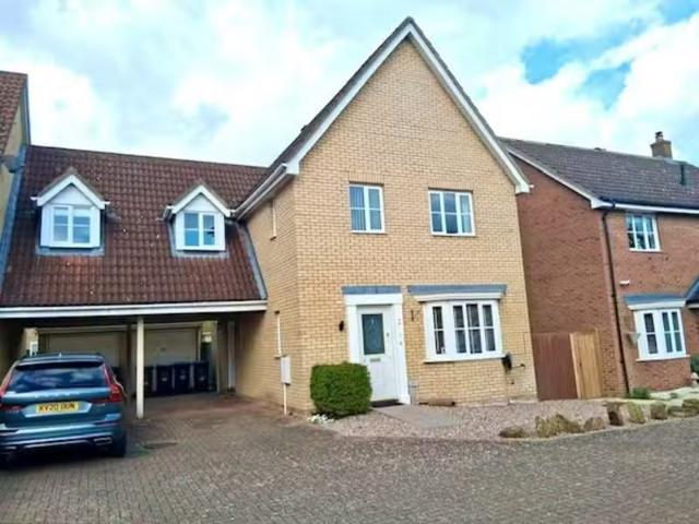 Cheap 2 BA 4 bedroom detached house for rent in Strympole Way.