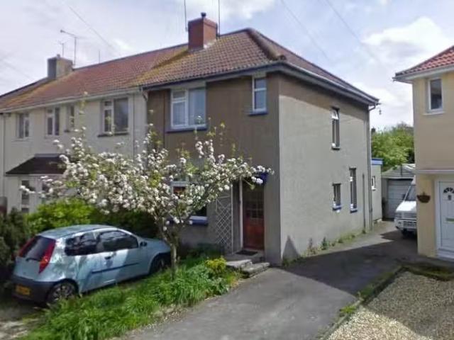 Deal! 2 BA 4 bedroom end of terrace house for rent in Wakedean.
