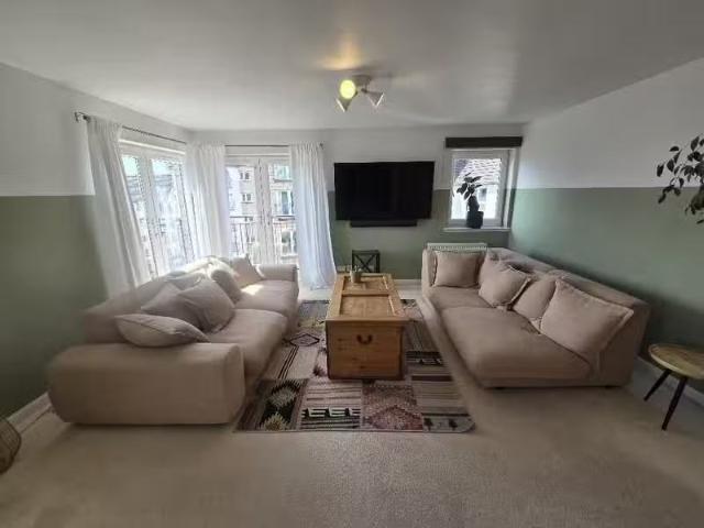 Charming 2 BA 4 bedroom flat for rent in Shaw Crescent, Aberde.
