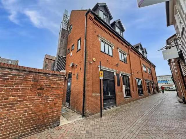 Cozy 2 BA 4 bedroom flat for rent in Tacket Street, Ipswich, IP4