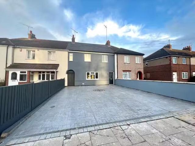 Charming 2 BA 4 bedroom house for rent in Beake Avenue, Covent.