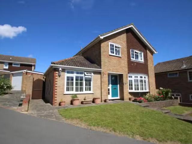 Rental! 2 BA 4 bedroom house for rent in Bullfinch Road, Selsd.