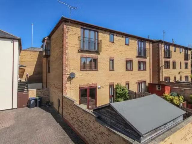 Charming 2 BA 4 bedroom house for rent in Malting Lane, Isleha.