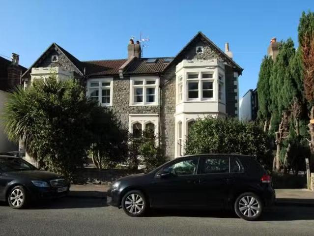 New 2 BA 4 bedroom maisonette for rent in Henleaze Road Henle.