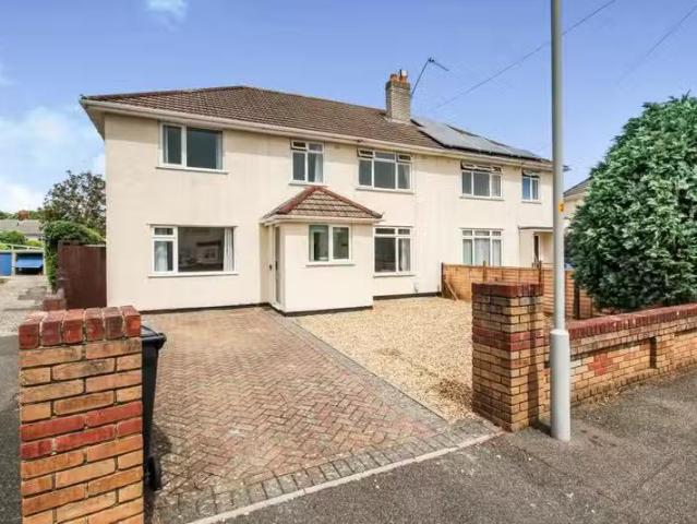 Charming 2 BA 4 bedroom property for rent in Hawkins Road, Poo.