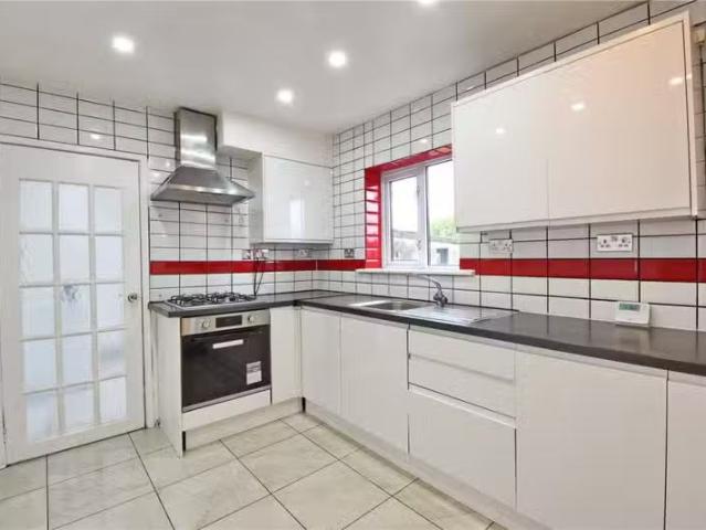 Charming 2 BA 4 bedroom semi detached house for rent in Burley.