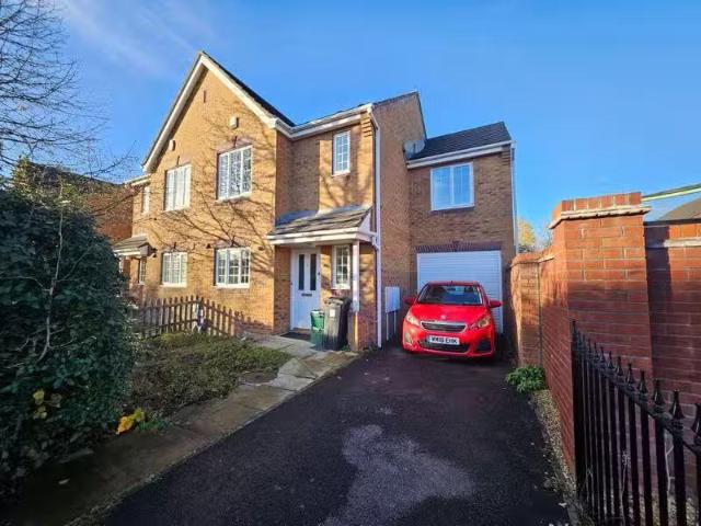 Unique 2 BA 4 bedroom semi detached house for rent in Hawksmoo.