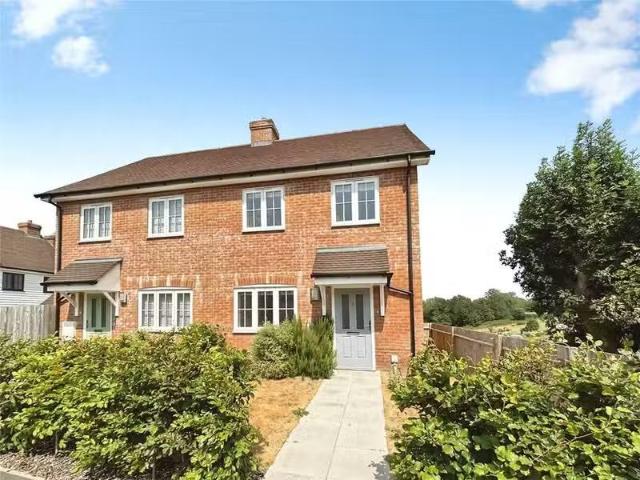 Just in! 2 BA 4 bedroom Semi Detached House to rent, Oast Gard.