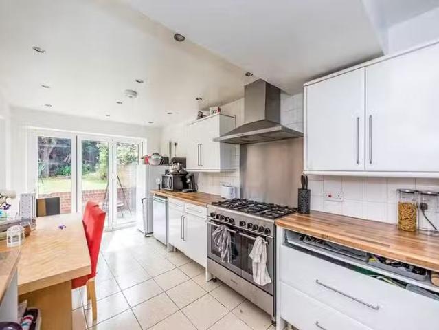 New 2 BA 4 bedroom Semi Detached House to rent, Norman Road, C.