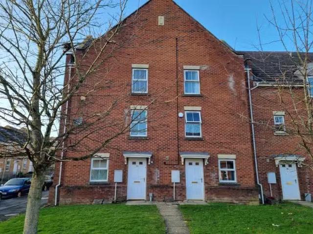 Nice 2 BA 5 bedroom terraced house for rent in Wright Way St.
