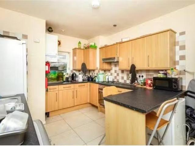 For Rent! 2 BA 5 bedroom terraced house for rent in Stepping L.