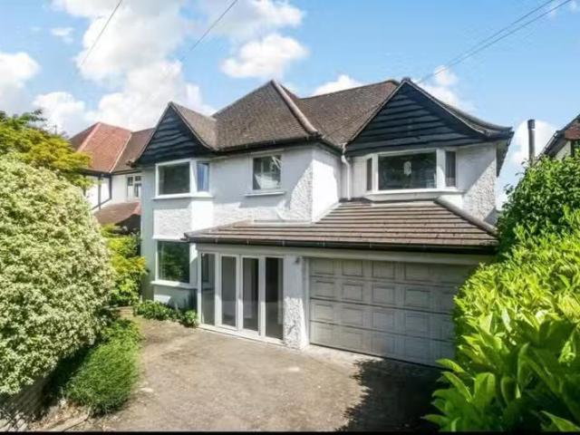 Cozy 2 BA 5 bedroom detached house for rent in Woodcrest Road.
