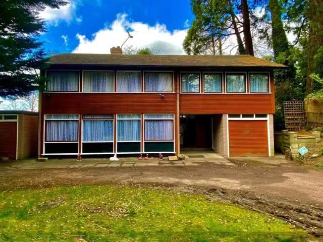 Unique 2 BA 5 bedroom detached house for rent in Aylmer Drive.