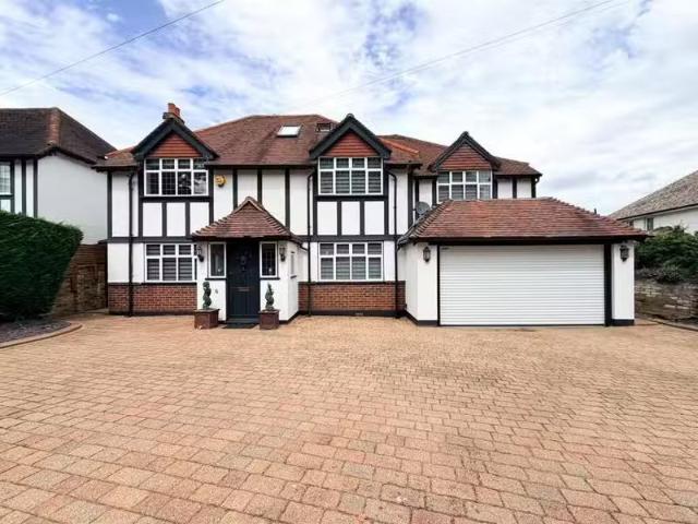 Nice 2 BA 5 bedroom detached house for rent in Grove Wood Hill.